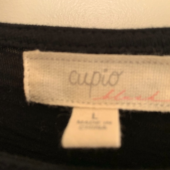 Cupio | Tops | Cupio Black Top With Eyelet Sleeves And Bottom Trim ...